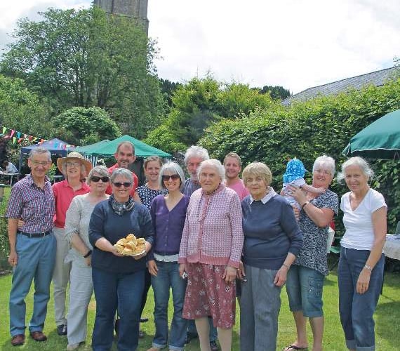 Sunny summer church fete in Lifton | tavistock-today.co.uk