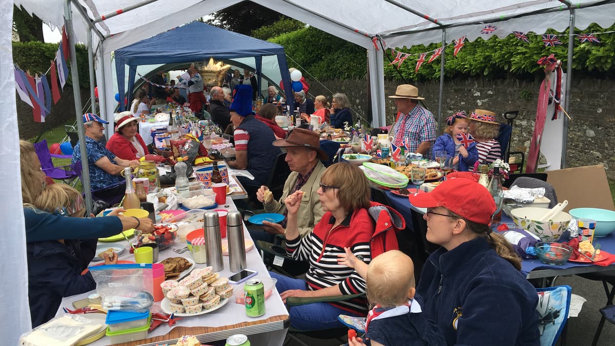 Crapstone puts on a great street party for the Queen | tavistock-today ...