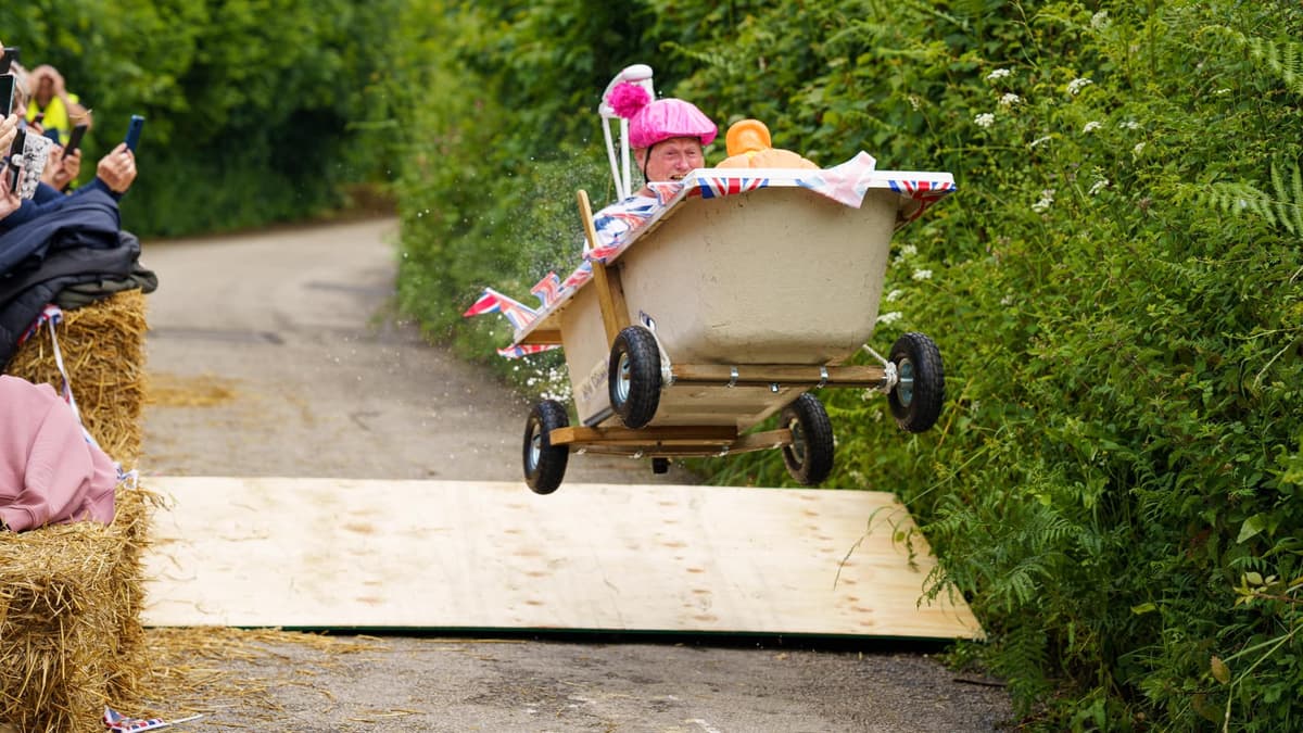 The Rising Sun Gunnislake hosts soap box race | tavistock-today.co.uk
