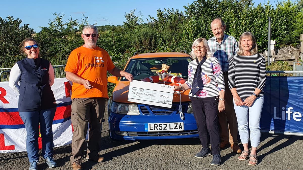 Tavistock Wacky Rally team donate £1,500 to RNLI after winning ...