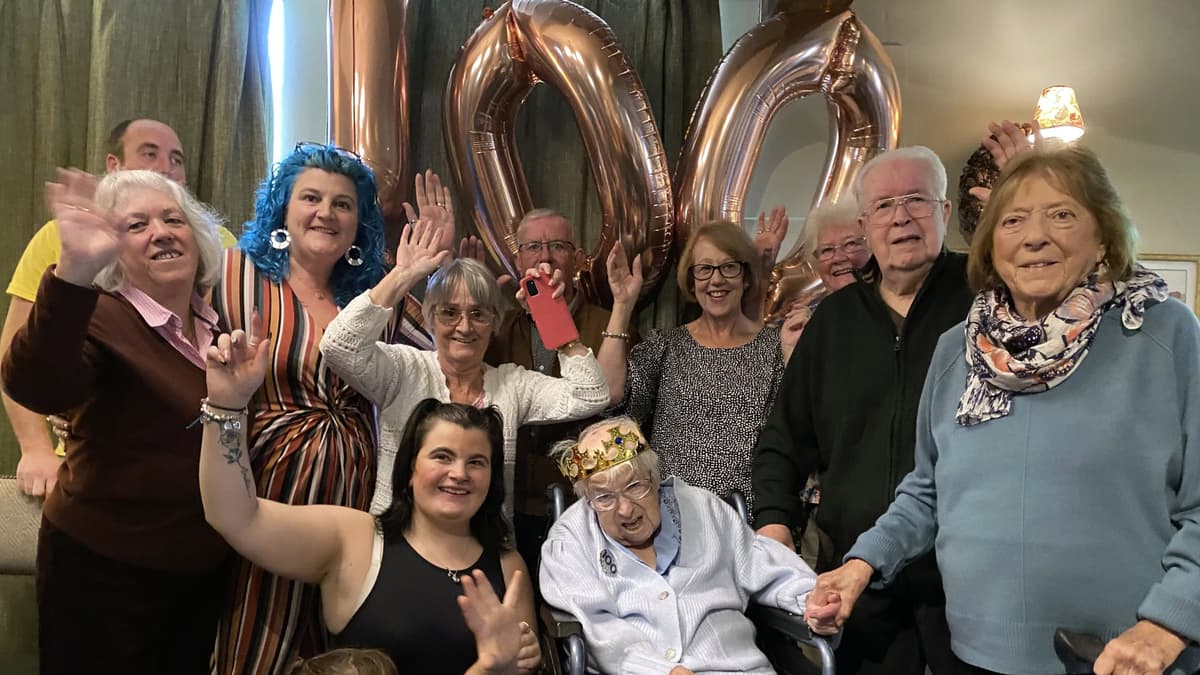 Bere Alston woman's 100th birthday at Dousland pub | tavistock-today.co.uk