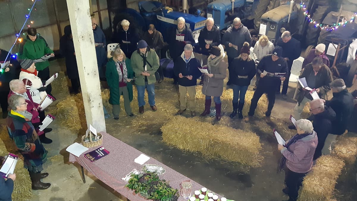 Lamerton village joins together for Advent carols | tavistock-today.co.uk