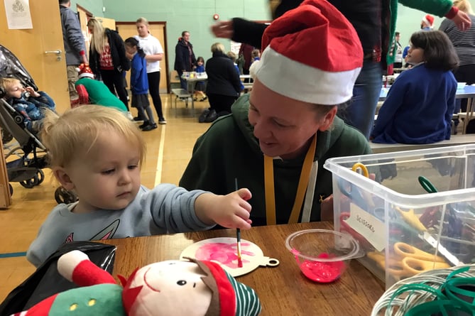 Bere Alston Primary gets crafty for Christmas | tavistock-today.co.uk