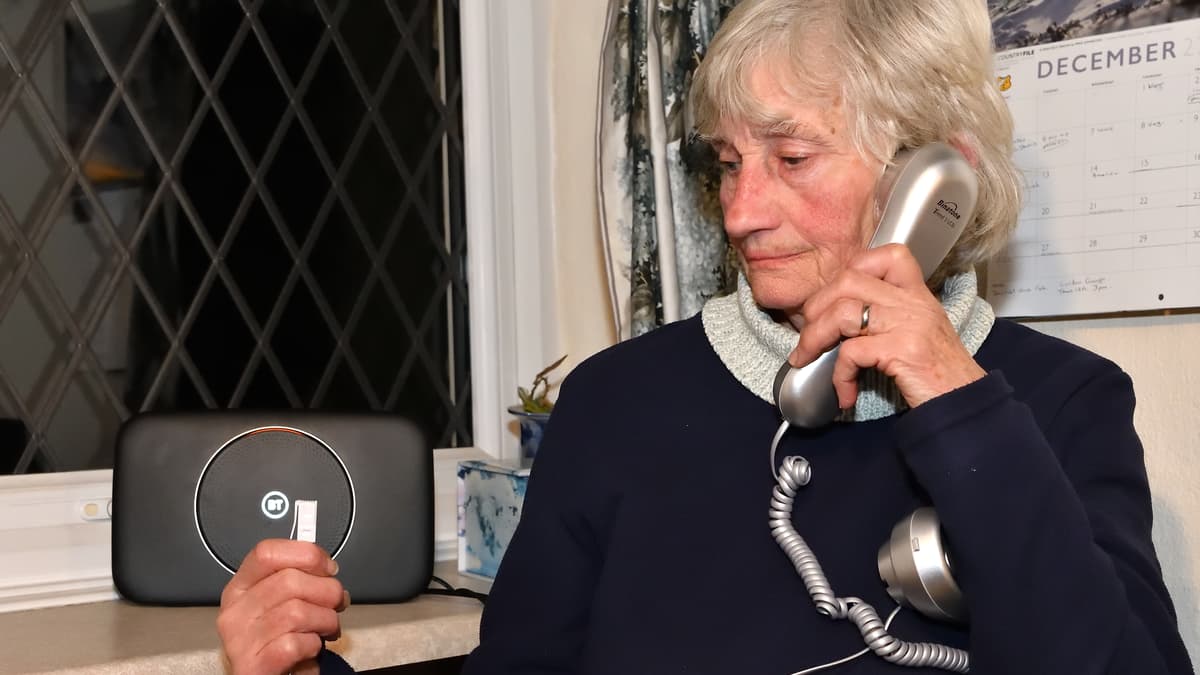 BT leaves remote Stoke Climsland pensioner without phone connection for ...