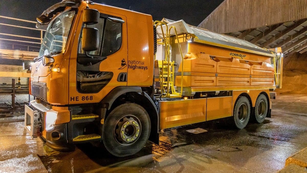 Gritter lorry overturns | tavistock-today.co.uk