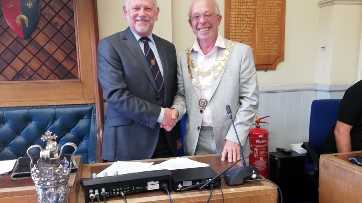 Tavistock's new mayor and new deputy mayor swap roles | tavistock-today ...