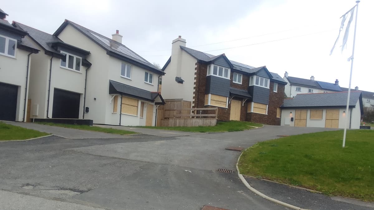 Bridge View Calstock new homes boarded up as the money runs out ...