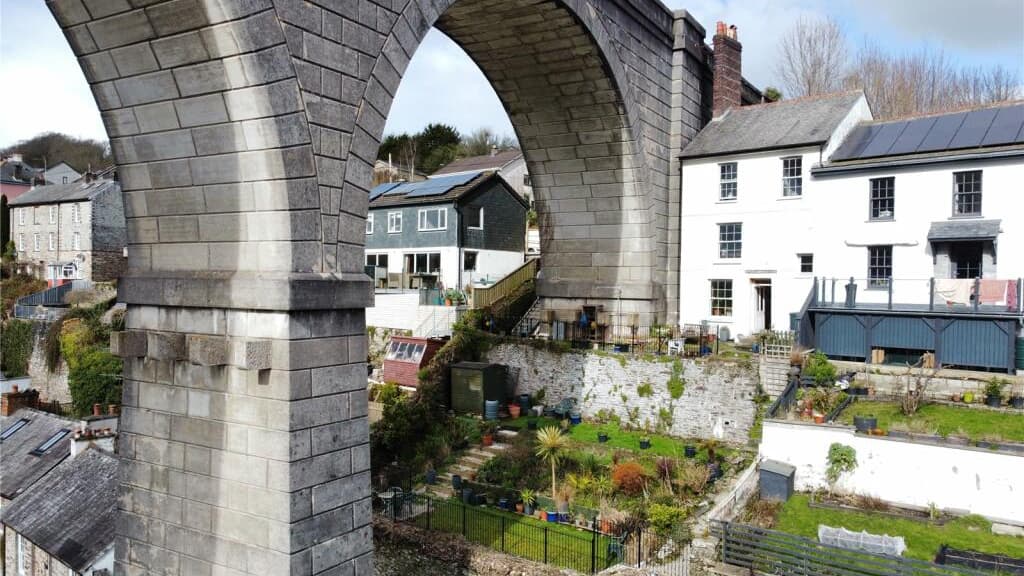 Calstock cottage for sale neighbours "iconic" viaduct and has panoramic ...