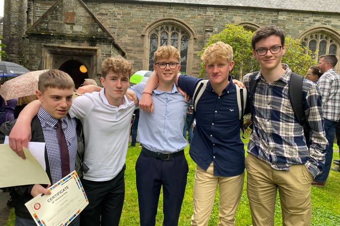 Tavistock students celebrate graduation ceremony | tavistock-today.co.uk