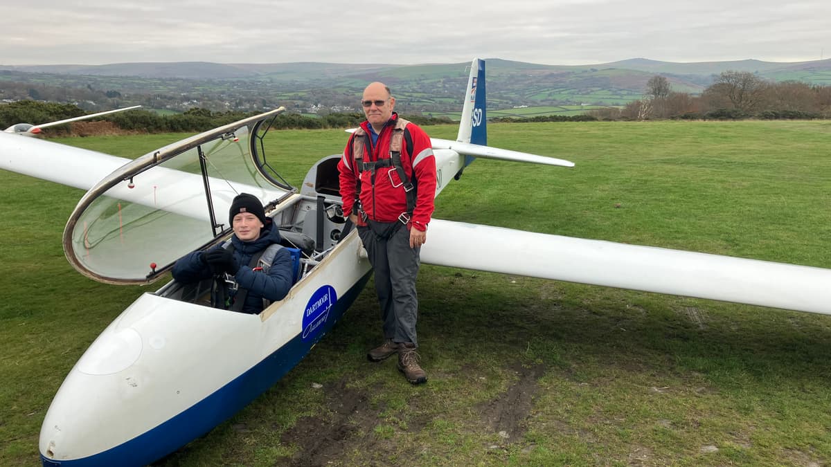 Young pilot, 14, achieves solo gliding licence | tavistock-today.co.uk