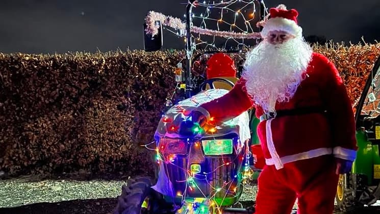 Festive tractors parade for charity | tavistock-today.co.uk