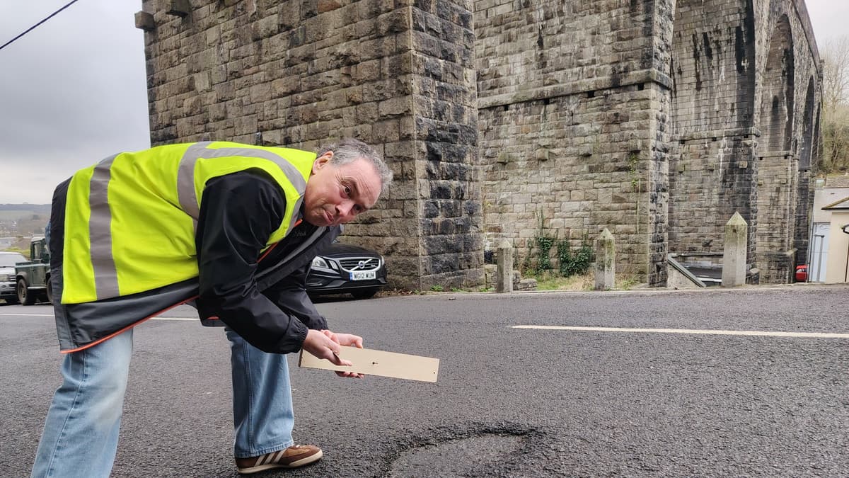 Tavistock pothole campaigner on warpath | tavistock-today.co.uk