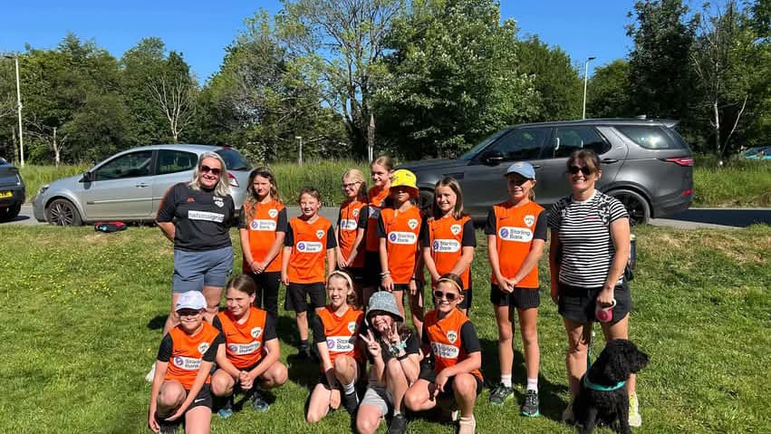 Horrabridge girl footballers complete walk for new kit | tavistock ...