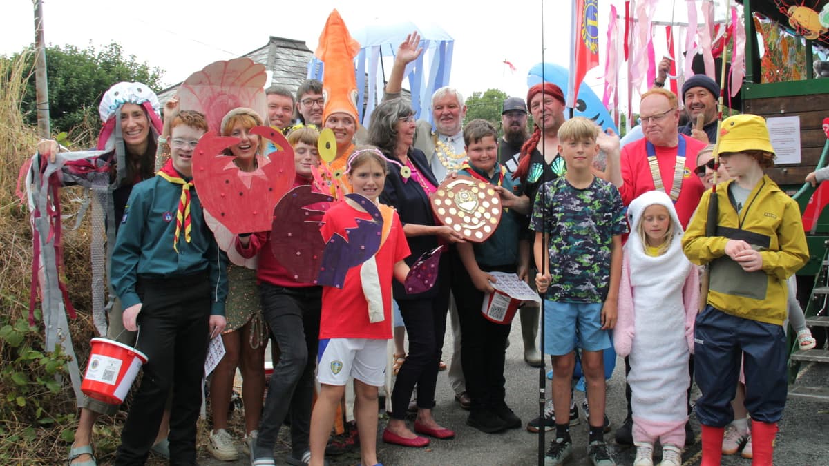 In pictures: Steam, dancing, music and colour at Tavistock Carnival ...