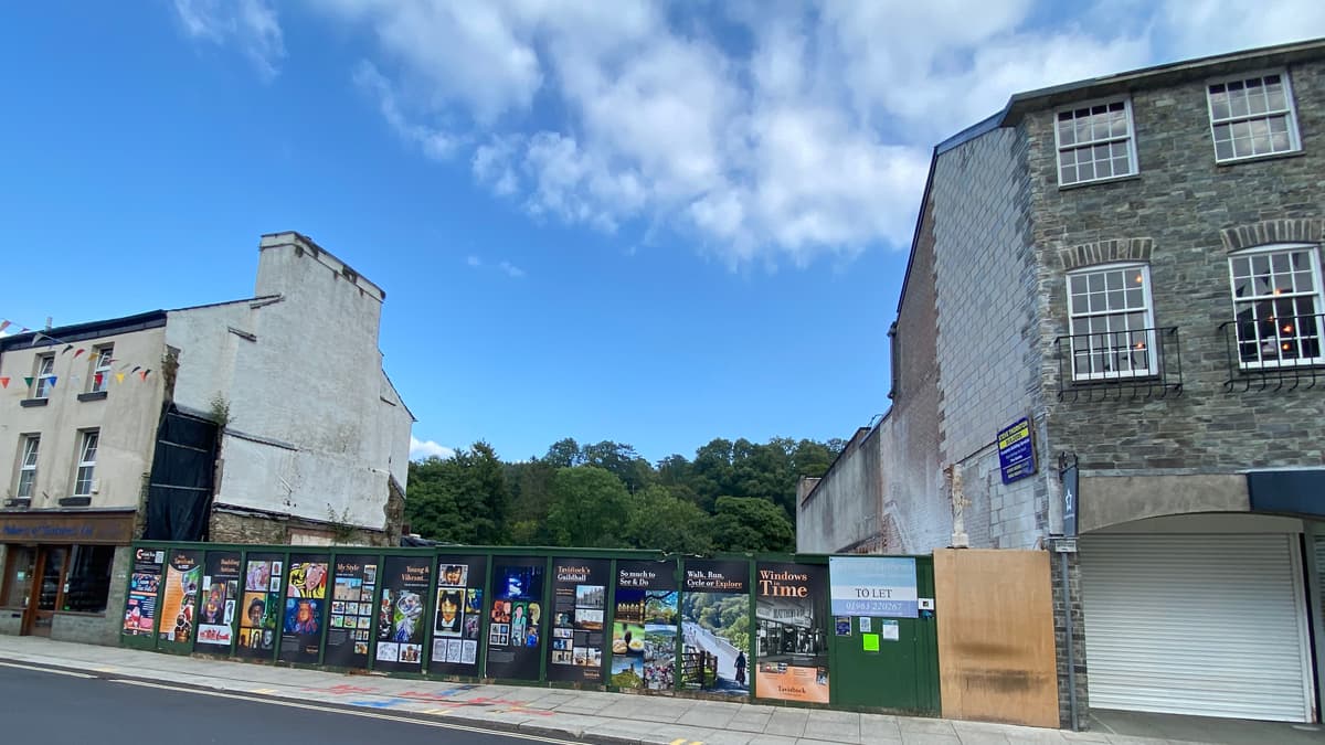 Councillor flags up 'huge hole' in Tavistock high street | tavistock ...