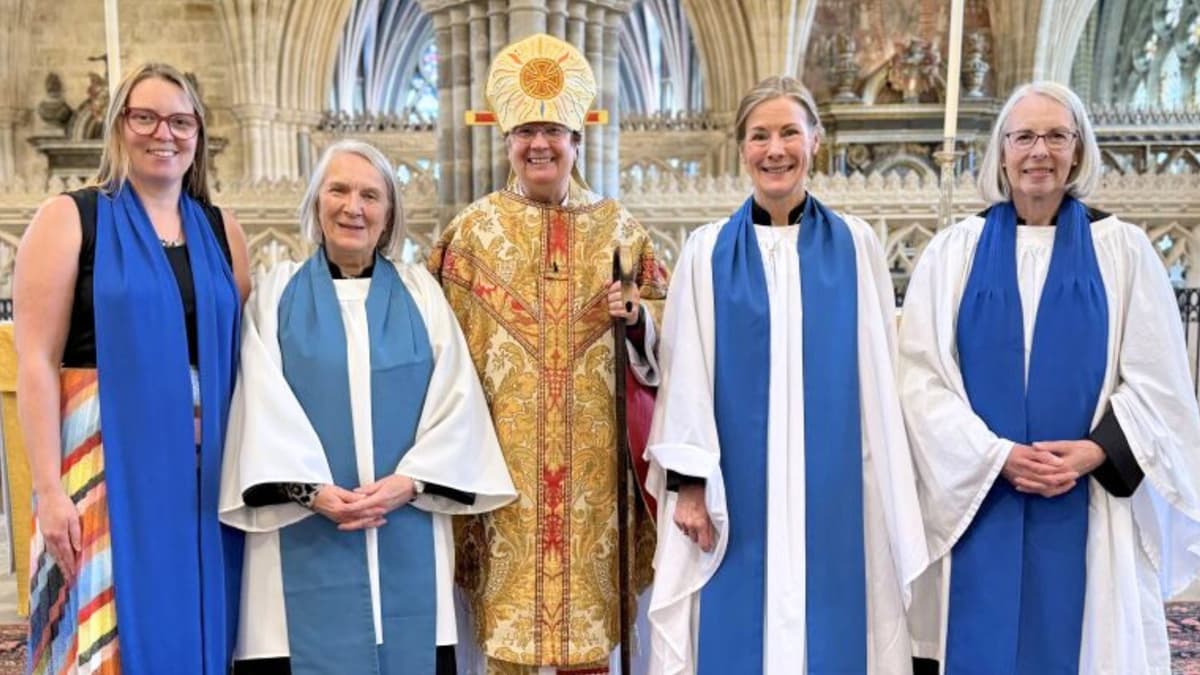 Bishop Moira licenses new lay ministers | tavistock-today.co.uk