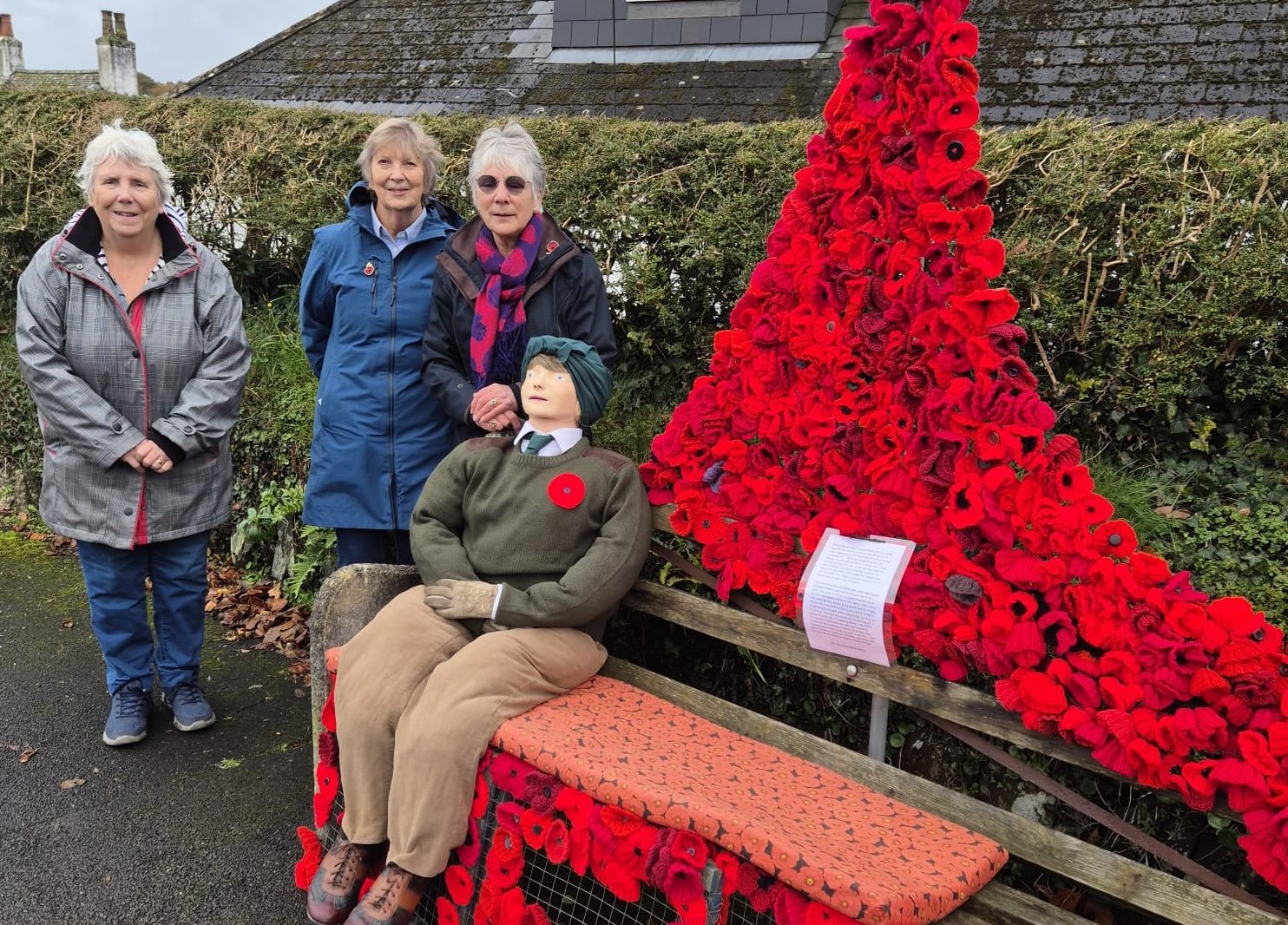 Whitchurch poppy bench tribute to war sacrifice | tavistock-today.co.uk