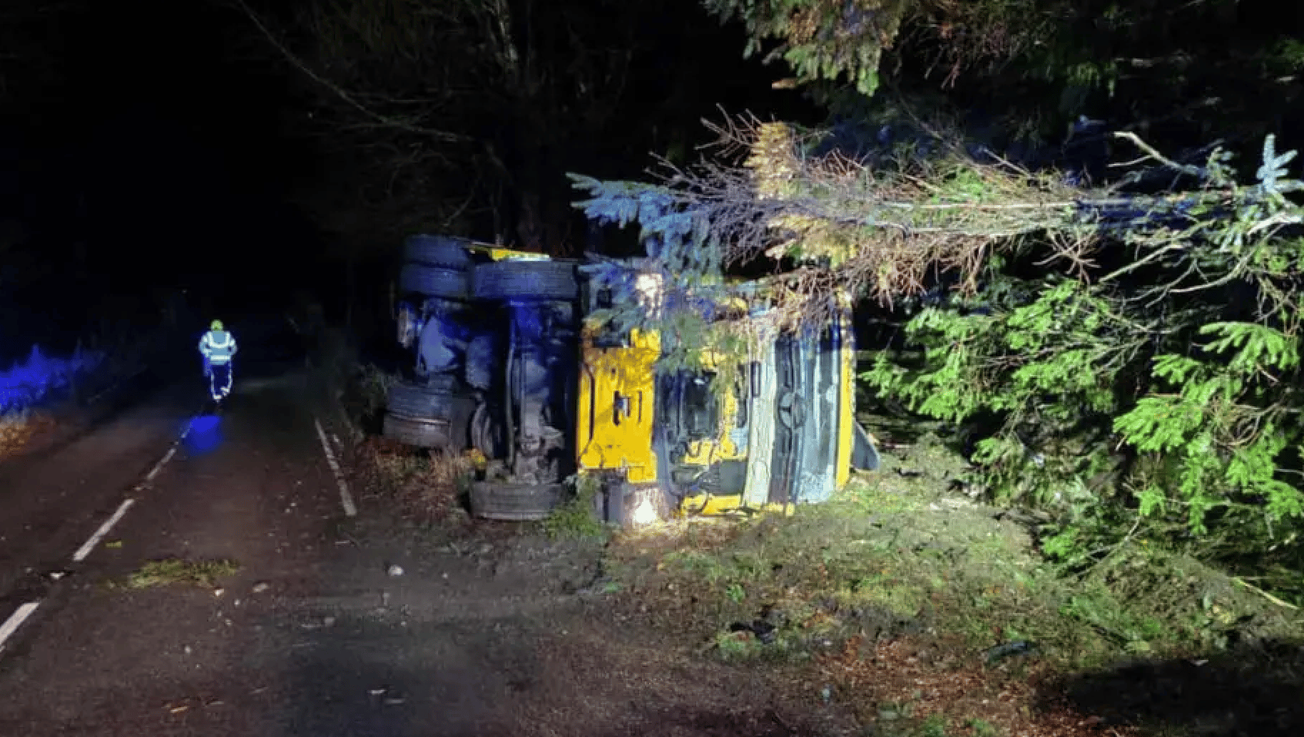 Gritter lorry overturns on ice near Princetown | tavistock-today.co.uk